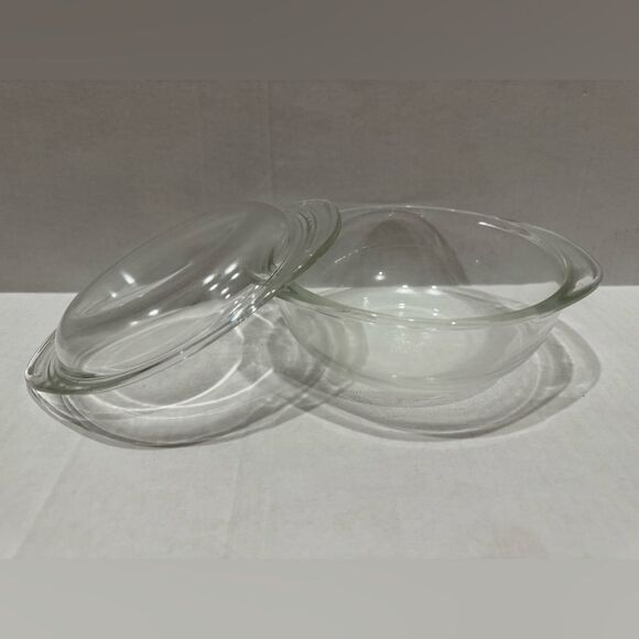 Pyrex | Kitchen | Vintage Pyrex Qt Clear Glass Round Casserole Baking ...